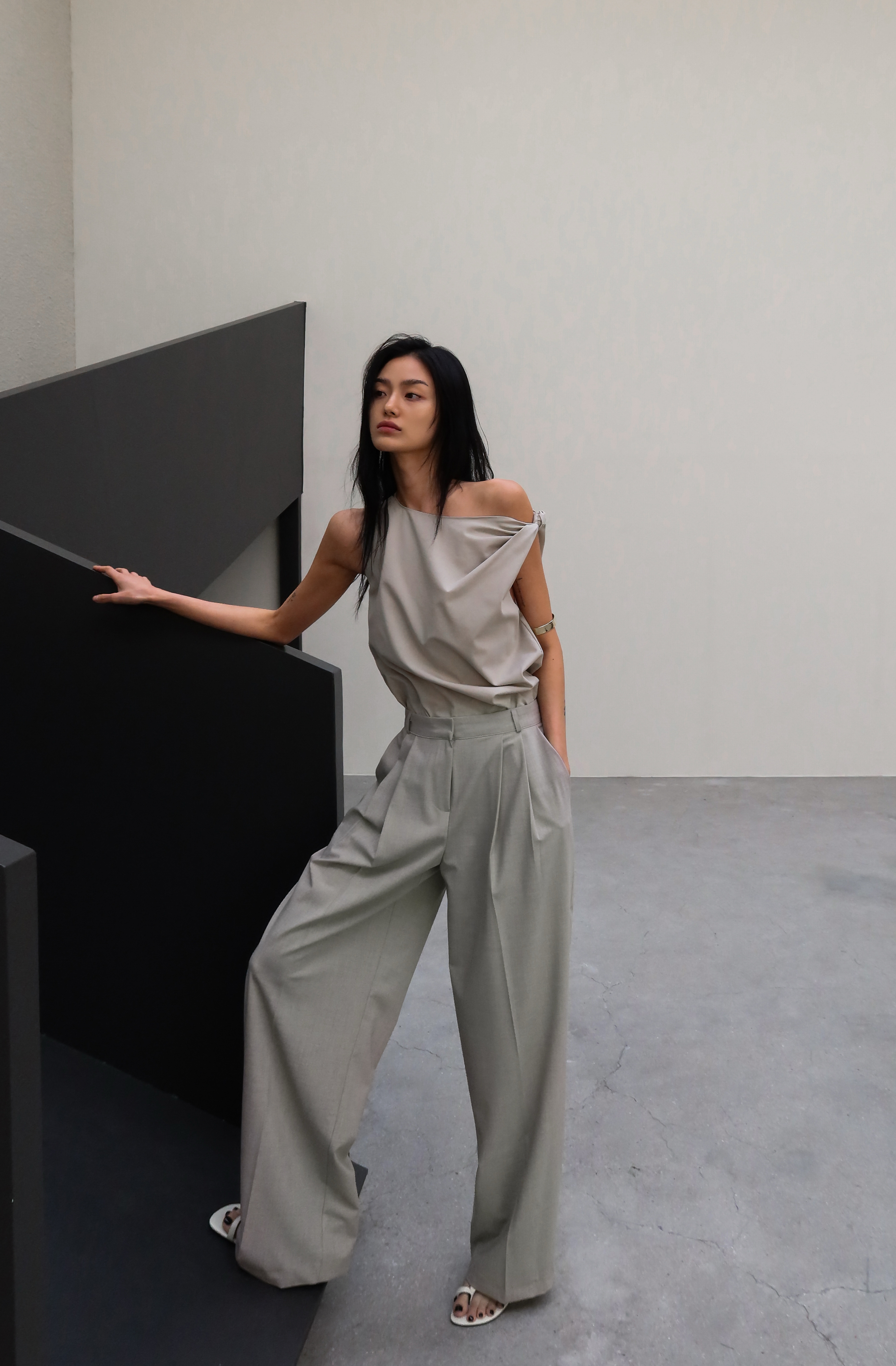BESIDE YOU NEW: Effortless Tailoring with Modern Fluidity